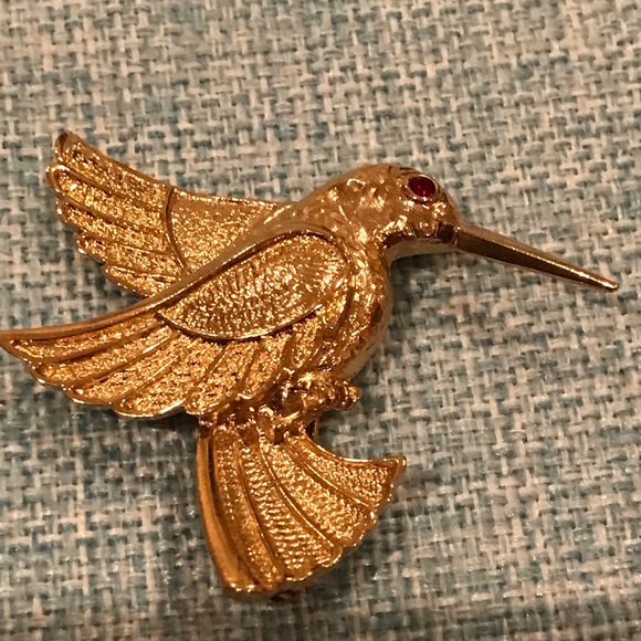 Avon | Jewelry | Avon 99 Golden Hummingbird Pin Brooch Bird In Flight ...